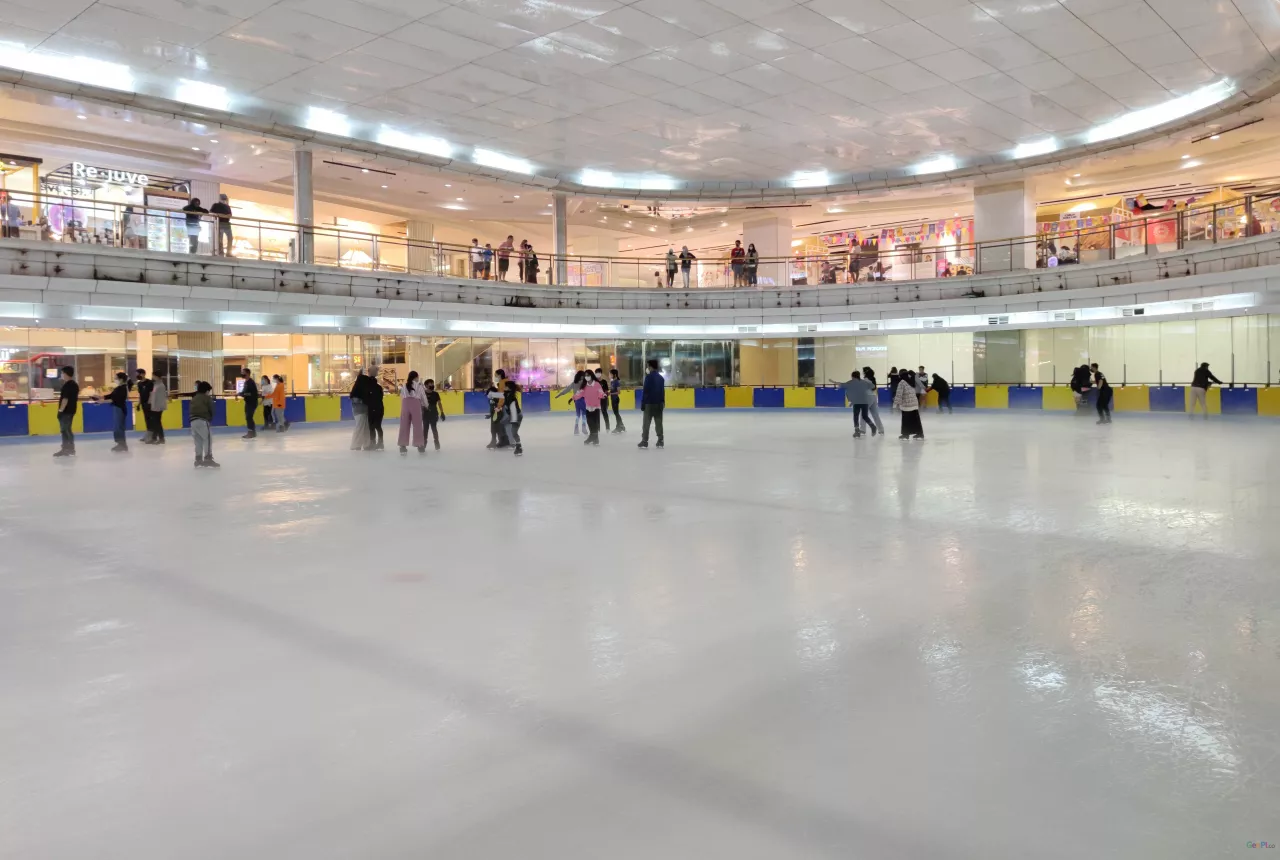Dibuka Ice Skating Mall Taman Anggrek Terapkan Protokol Ketat GenPI