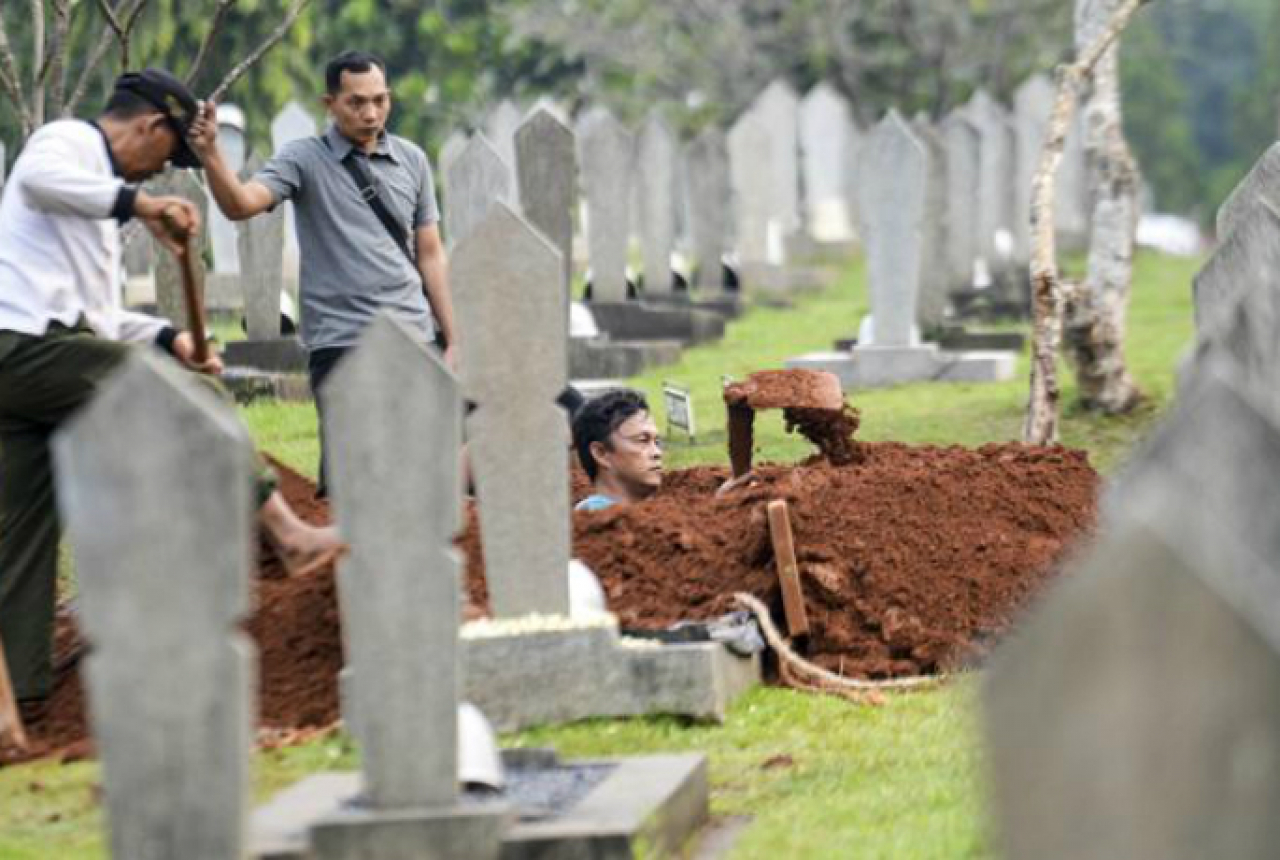 Penggali Kubur TMP : Ani Yudhoyono Banyak Ibadah, Tanahnya empuk