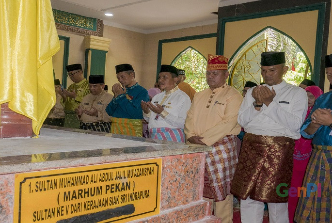 Jelang Ramadhan, Pejabat Riau Ziarah Makam Sultan Siak Jelang Ramadhan, Pejabat Riau Ziarah Makam Sultan Siak