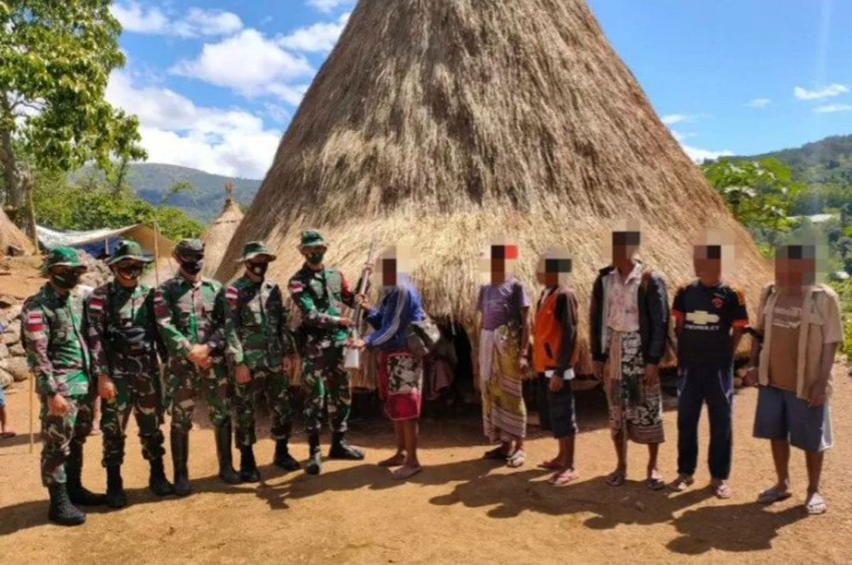 Sisa Perang, Satgas Pamtas RI-Timor Leste Terima Senjata Api - GenPI.co