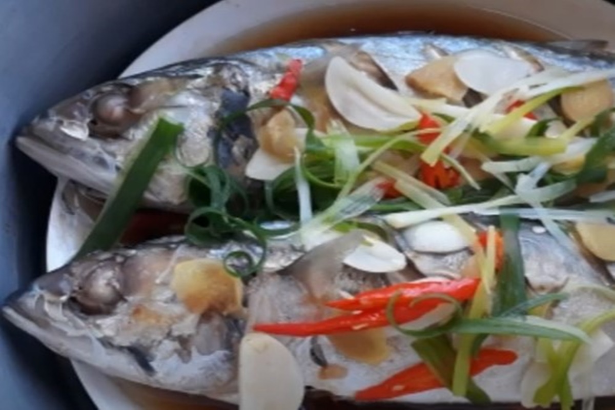 Resep Ikan Kembung Steam, Pakai Bahannya Irit Banget, Guys - GenPI.co