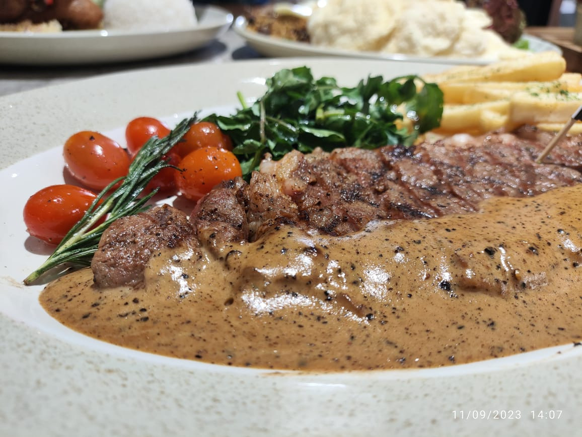 Hal 2 : Lebarkan Sayap, Justus Steakhouse Buka Cabang ke-13 di Bintaro ...