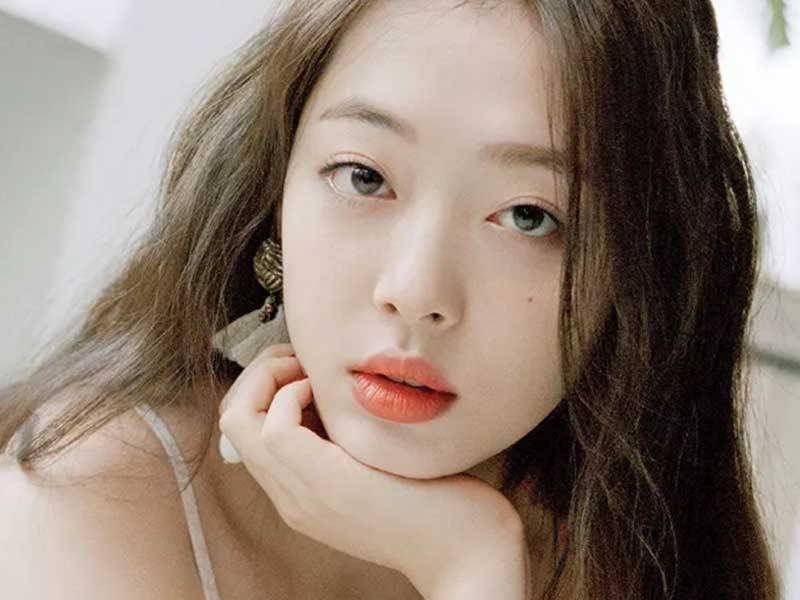 Dokumenternya Tayang di Netflix, Sulli Teteskan Air Mata - GenPI.co