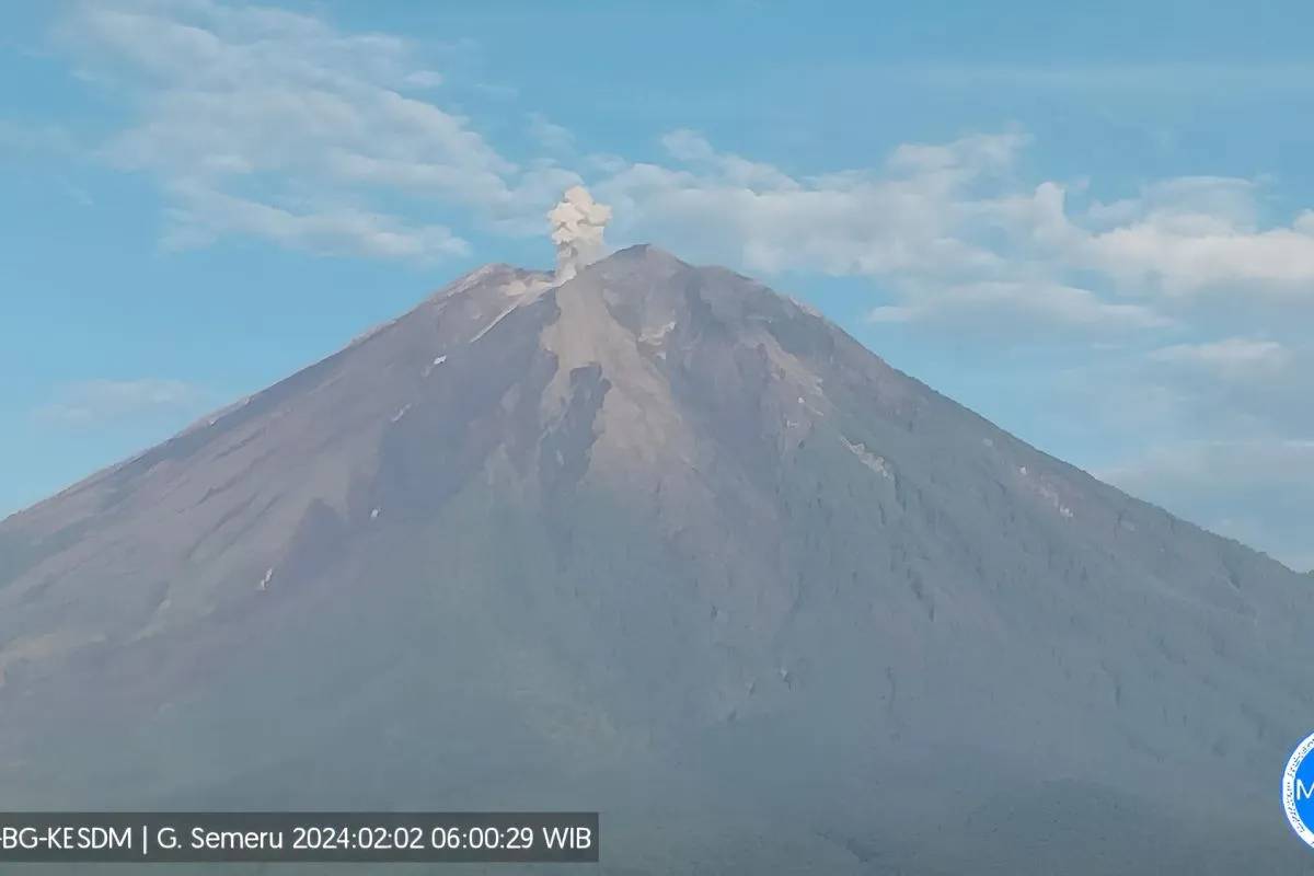 Waspada! Gunung Semeru Meletus, Lontarkan Abu Vulkanik Setinggi 600 Meter - GenPI.co