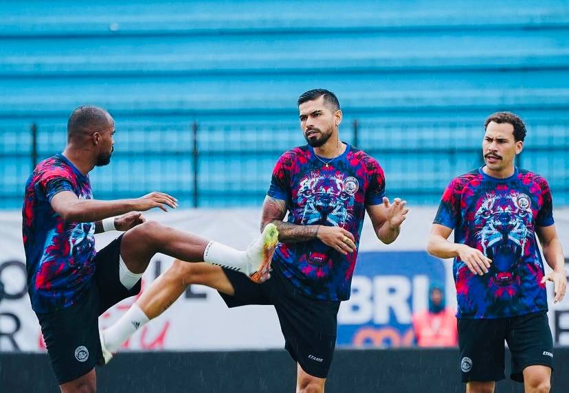 Jeda Panjang Kompetisi, Arema FC Pilih Liburkan Pemain - GenPI.co Jeda Panjang Kompetisi, Arema FC Pilih Liburkan Pemain - GenPI.co