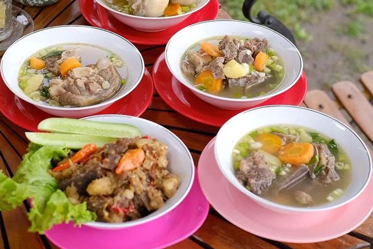 Pawon Kalipa di Sleman, Tawarkan Menu Mercon Balungan Koyor - GenPI.co ...