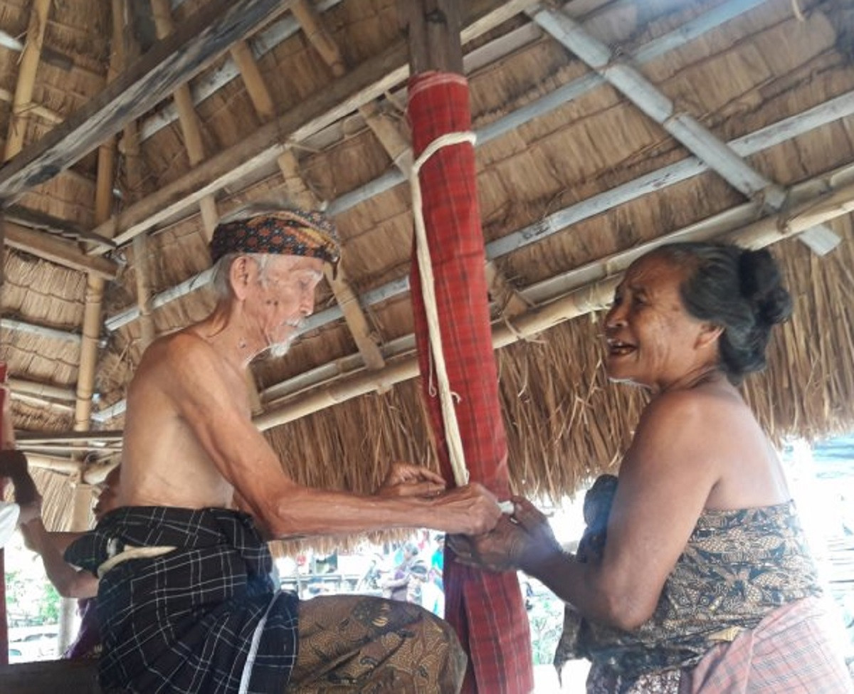 Filosofi dari Tradisi Bisoq Beras di Lombok Utara - GenPI.co NTB Filosofi dari Tradisi Bisoq Beras di Lombok Utara - GenPI.co NTB