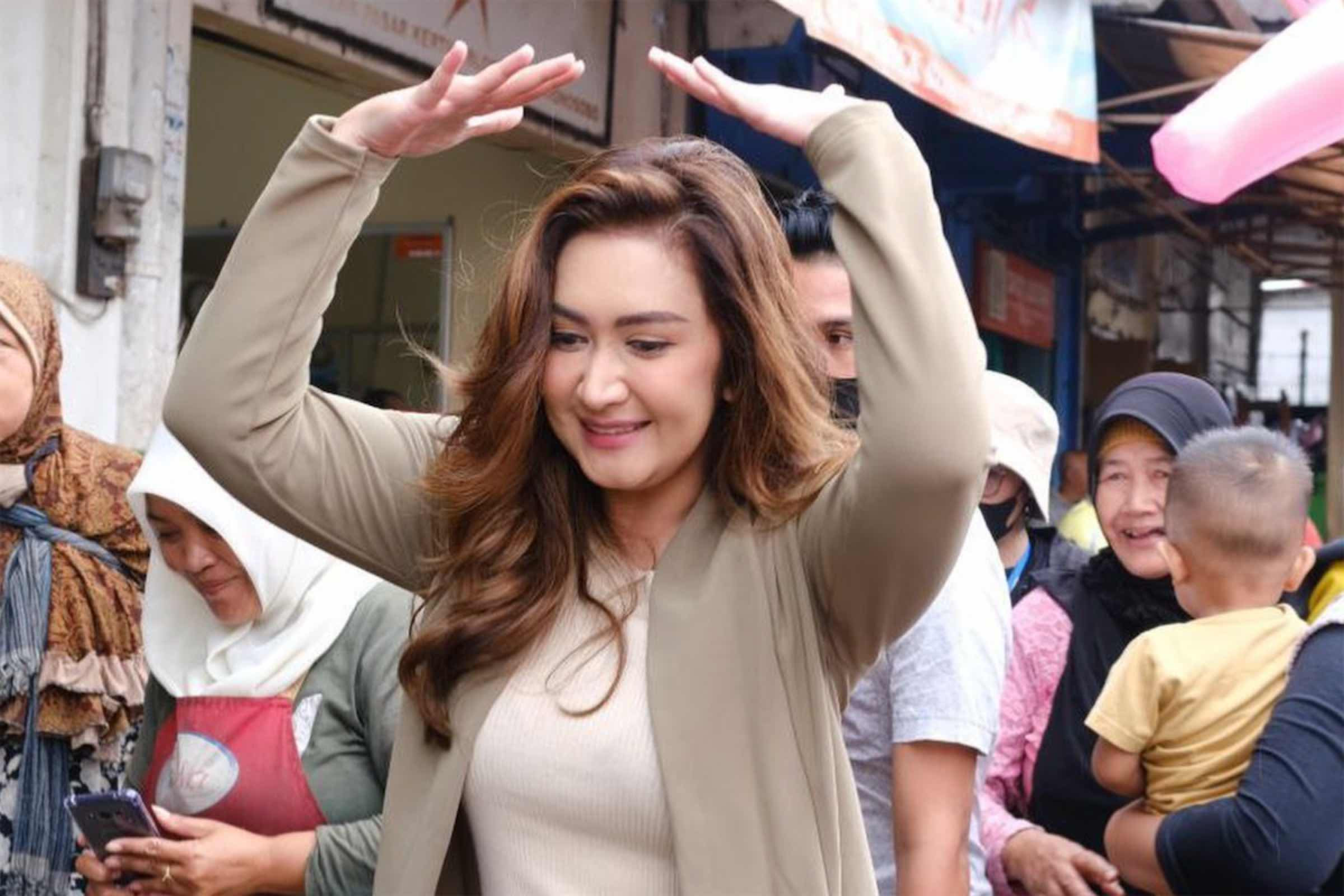 Nafa Urbach Pamer Mandi Bareng, Netizen Pengin Ini - GenPI.co SULTRA